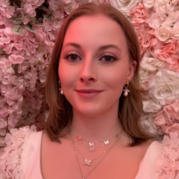 Molly's Closet (@molly8malone) | Poshmark